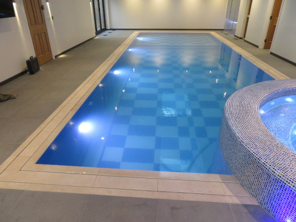 Tiled Freeboard Pool & Spa