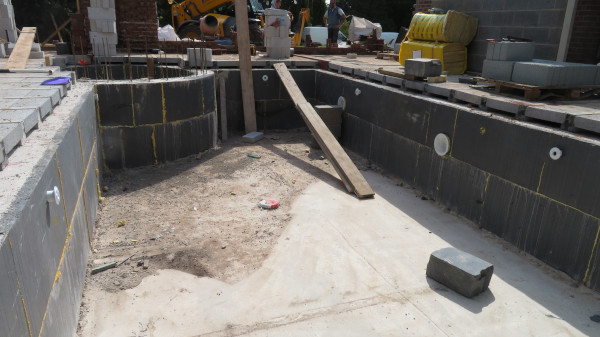 Tiled Freeboard Pool & Spa