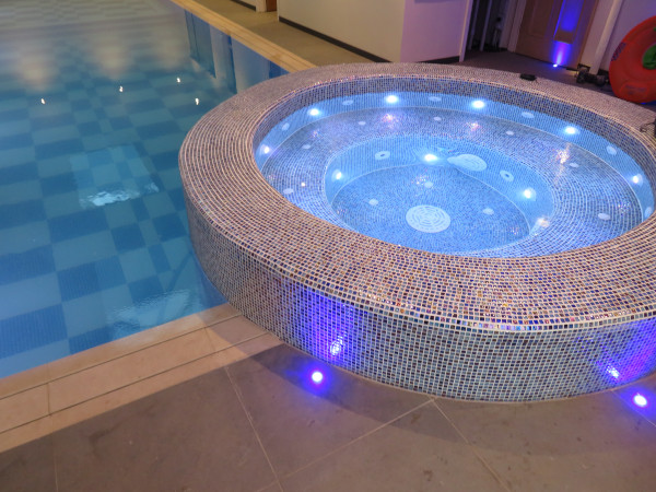 Tiled Freeboard Pool & Spa
